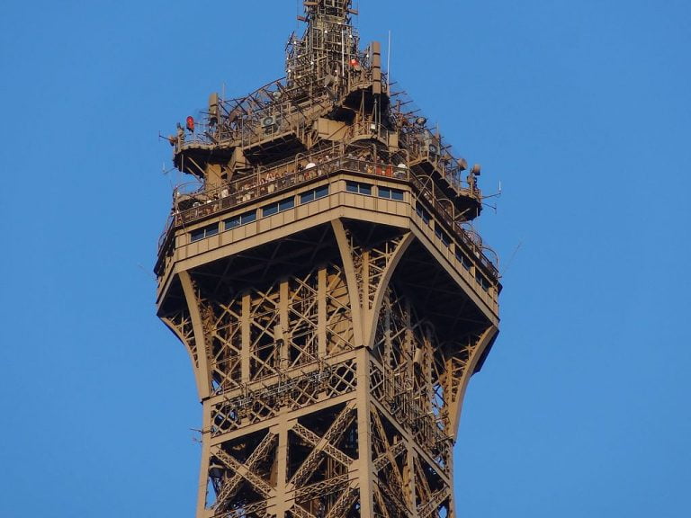หอไอเฟล Eiffel Tower แลนด์มาร์คแห่งปารีส ฝรั่งเศส - Grazie Travel